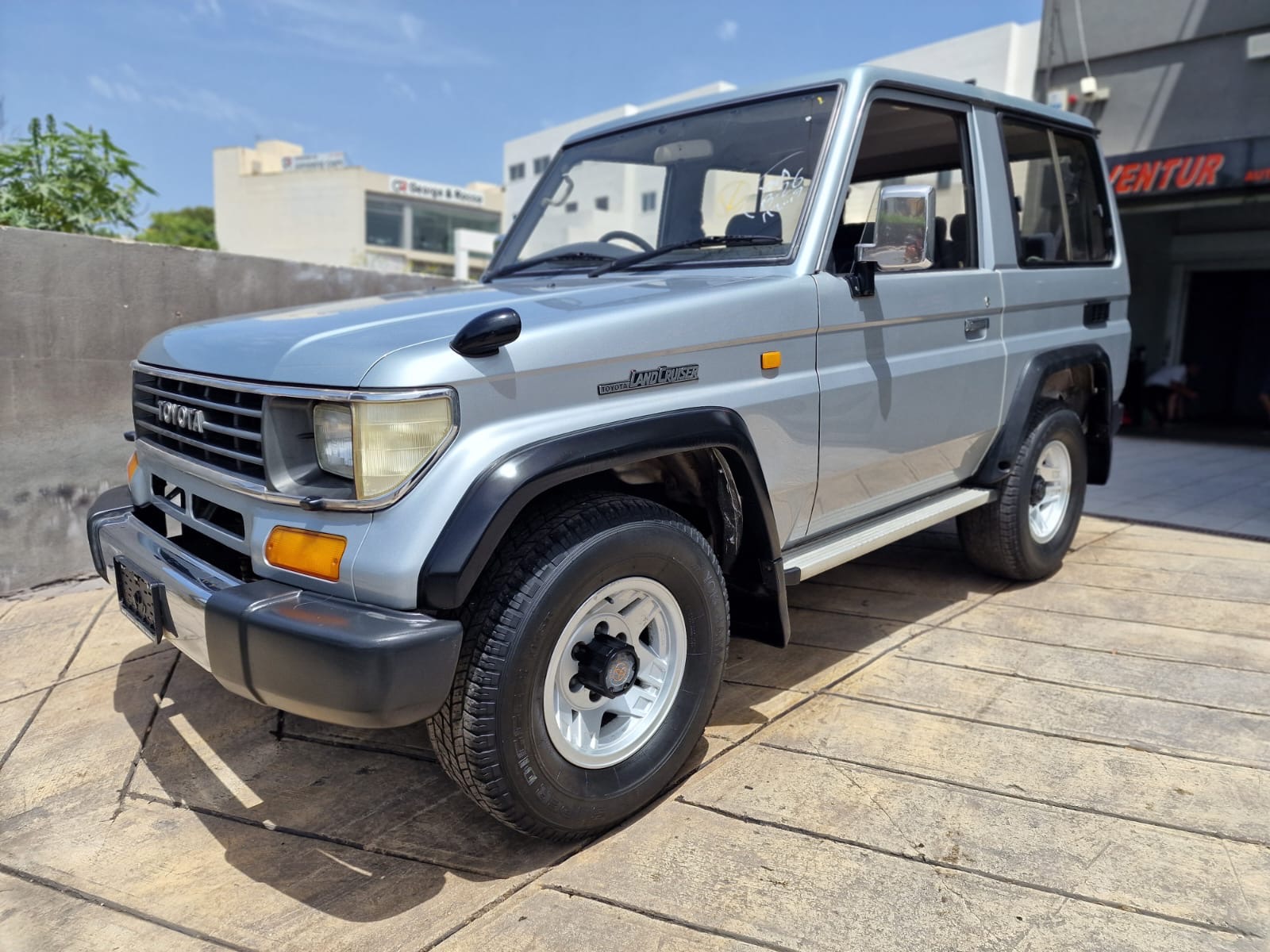 Toyota Land Cruiser Japan Import - Ventur Auto Import