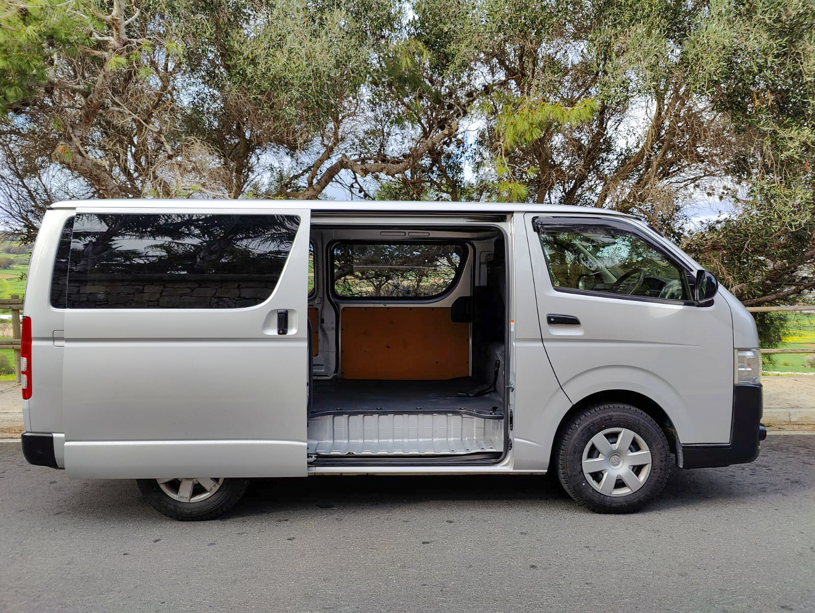 Toyota Hiace Japan Import - Ventur Auto Import
