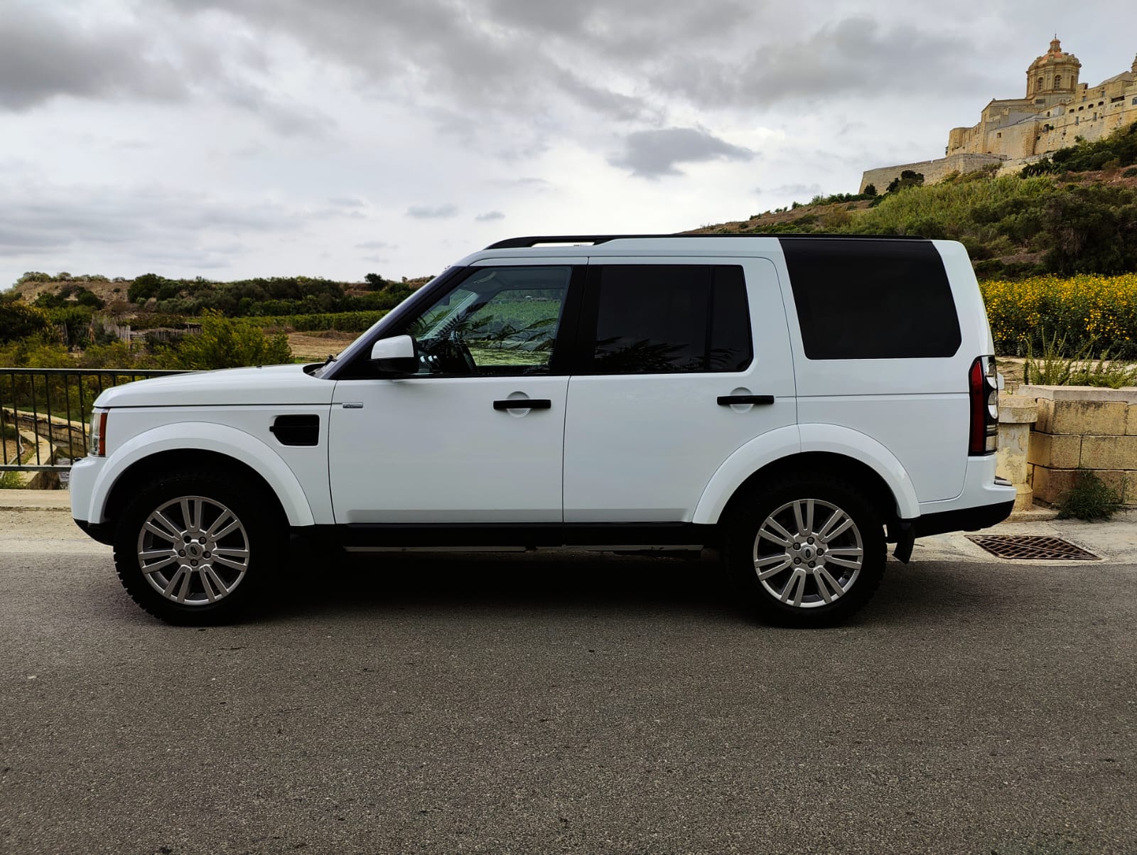 Land Rover Discovery 4 3.0 TDV6 5 Seater Commercial - Ventur Auto Import