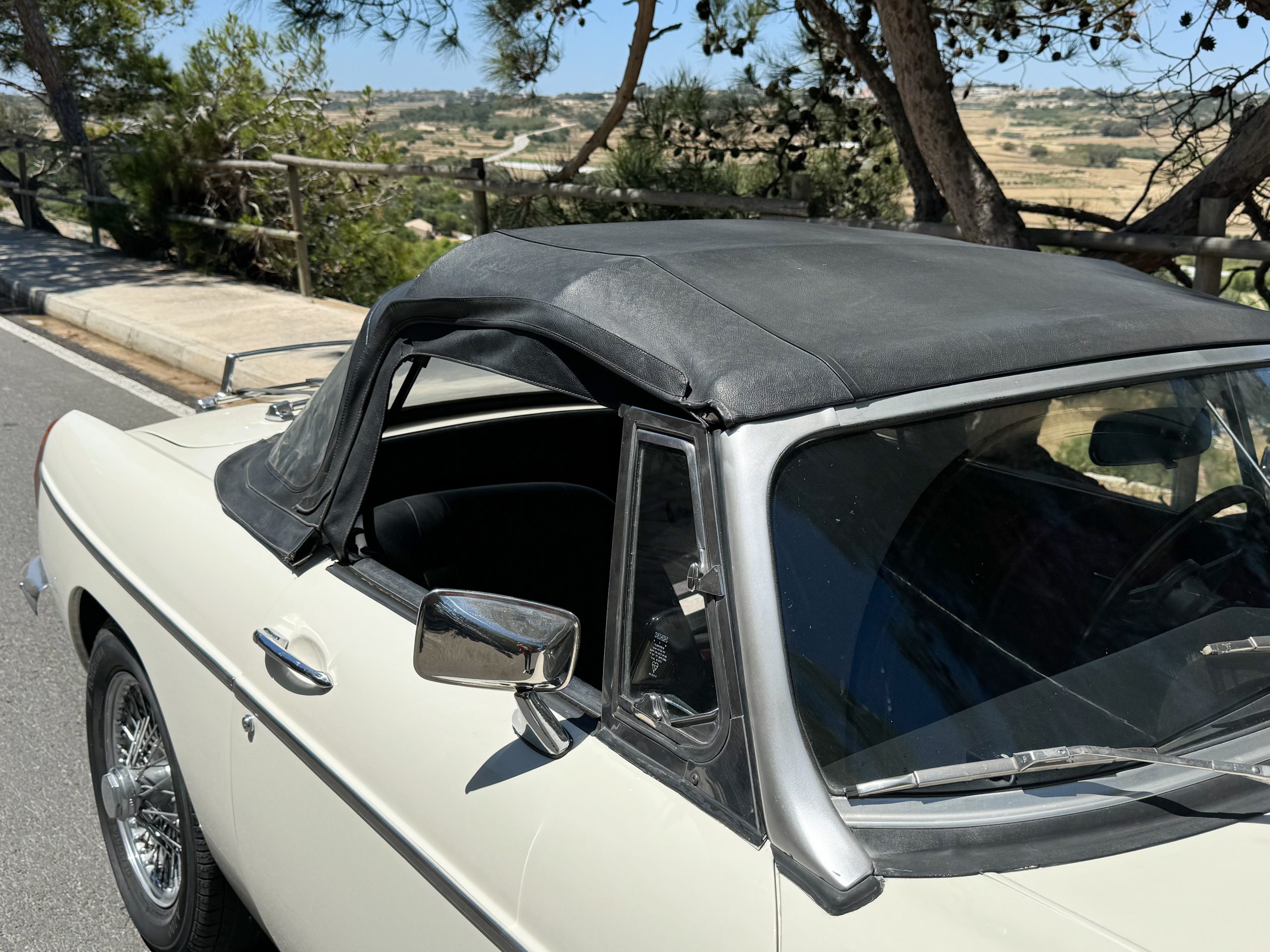 MG MGB Roadster - Ventur Auto Import