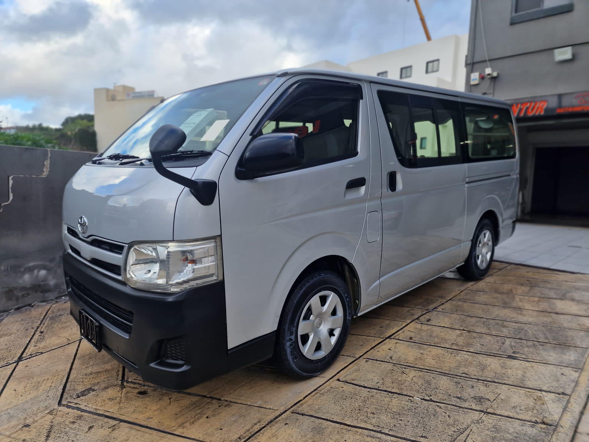Toyota Hiace (Japan Import) – Ventur Auto Import