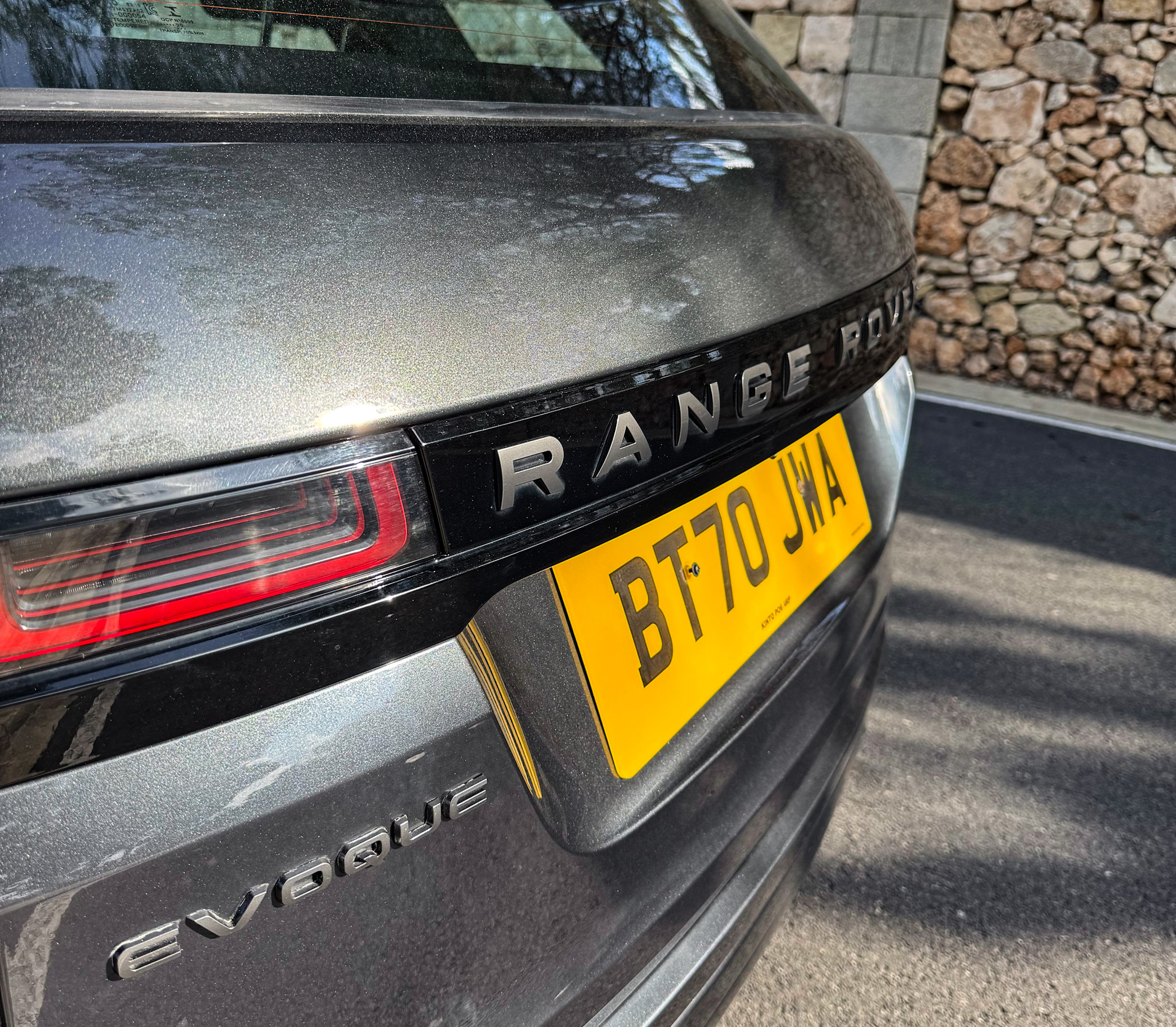 Land Rover Range Rover Evoque R Dynamic HSE P300e - Ventur Auto Import